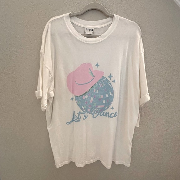 ARULA | Tops | Arula Graphic Tee | Poshmark